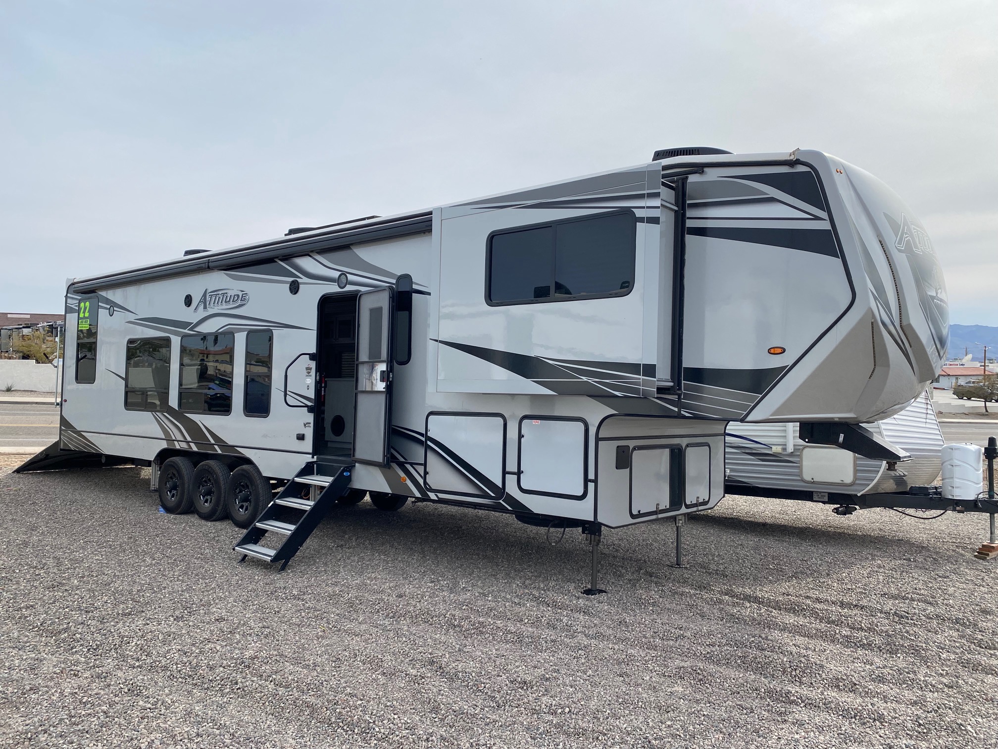 Attitude Toy Hauler 5Th Wheel - Home Alqu