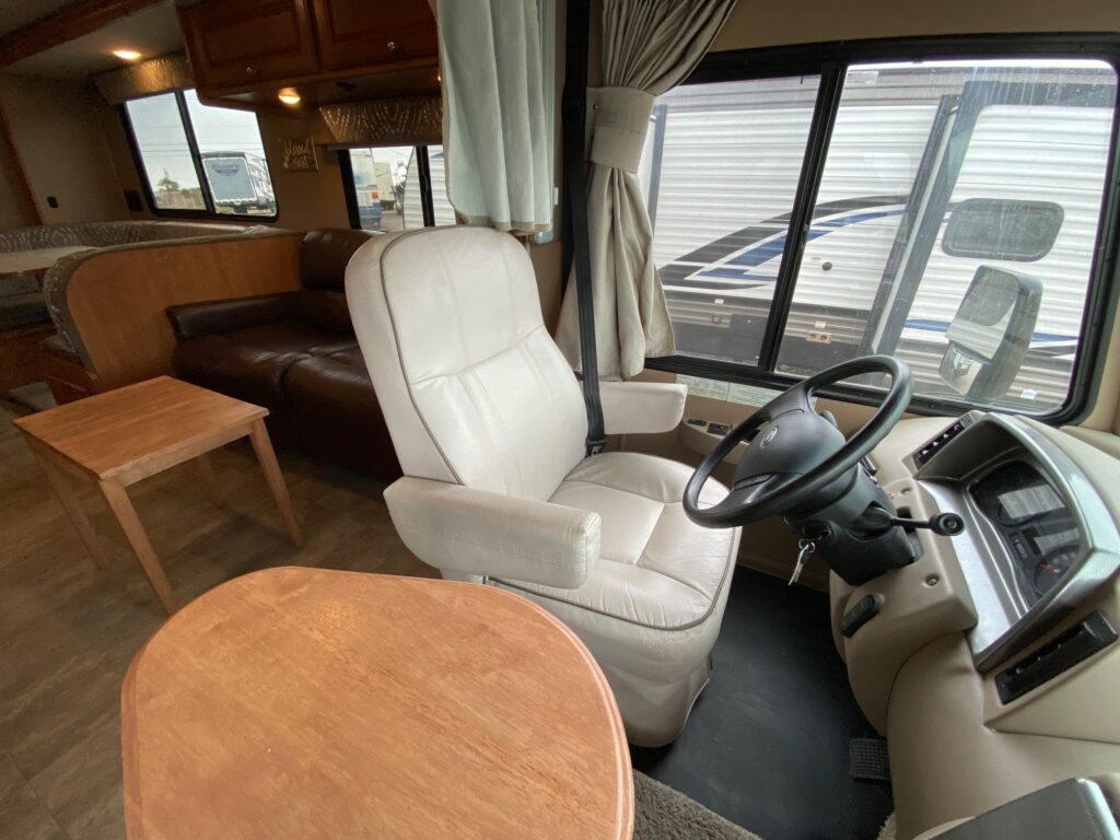 2016 Winnebago Vista 31KE class A motorhome - First Class RV & Marine