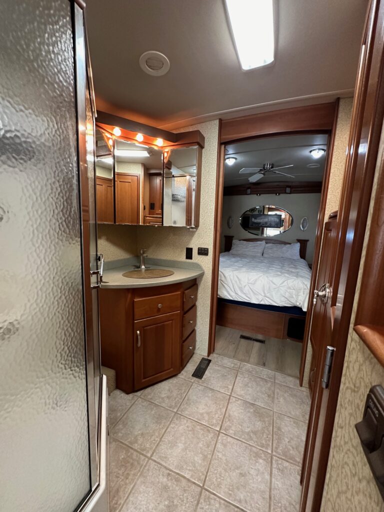 2006 Winnebago Vectra 36RD Class A Diesel Pusher Motorhome - Extra ...