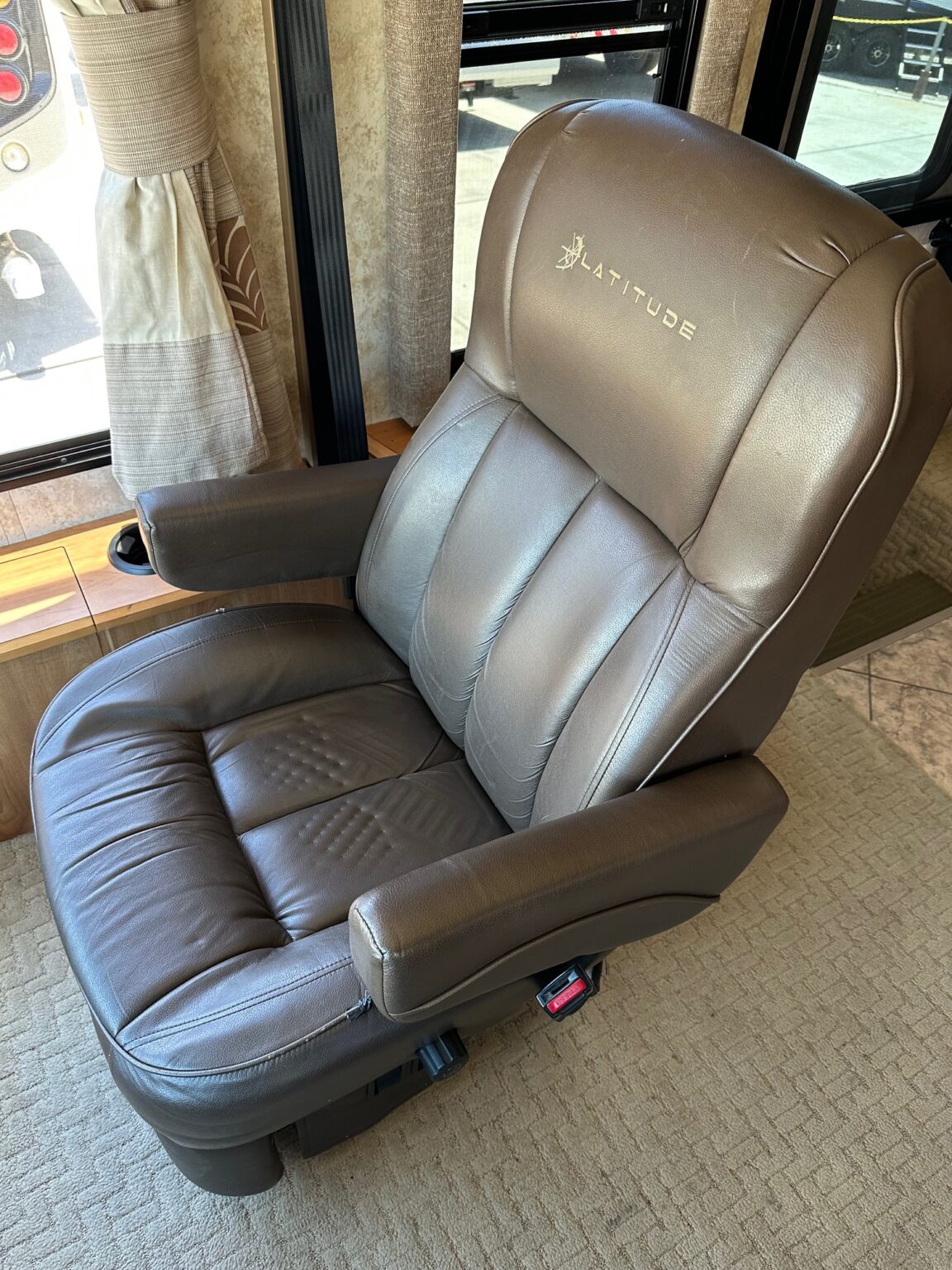 2009 Winnebago Itasca Latitude 39W Class A diesel pusher - First Class ...