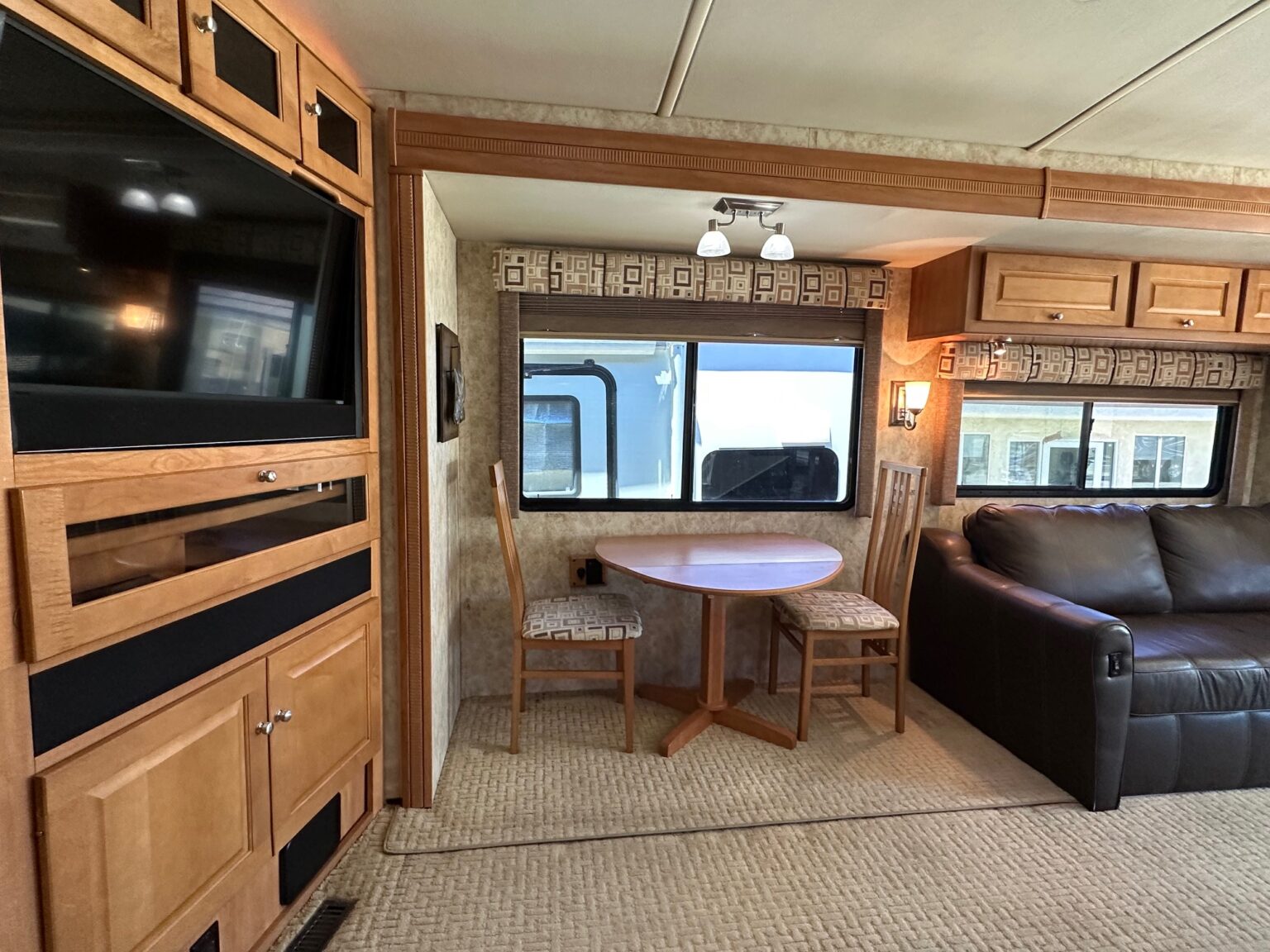 2009 Winnebago Itasca Latitude 39W Class A diesel pusher - First Class ...