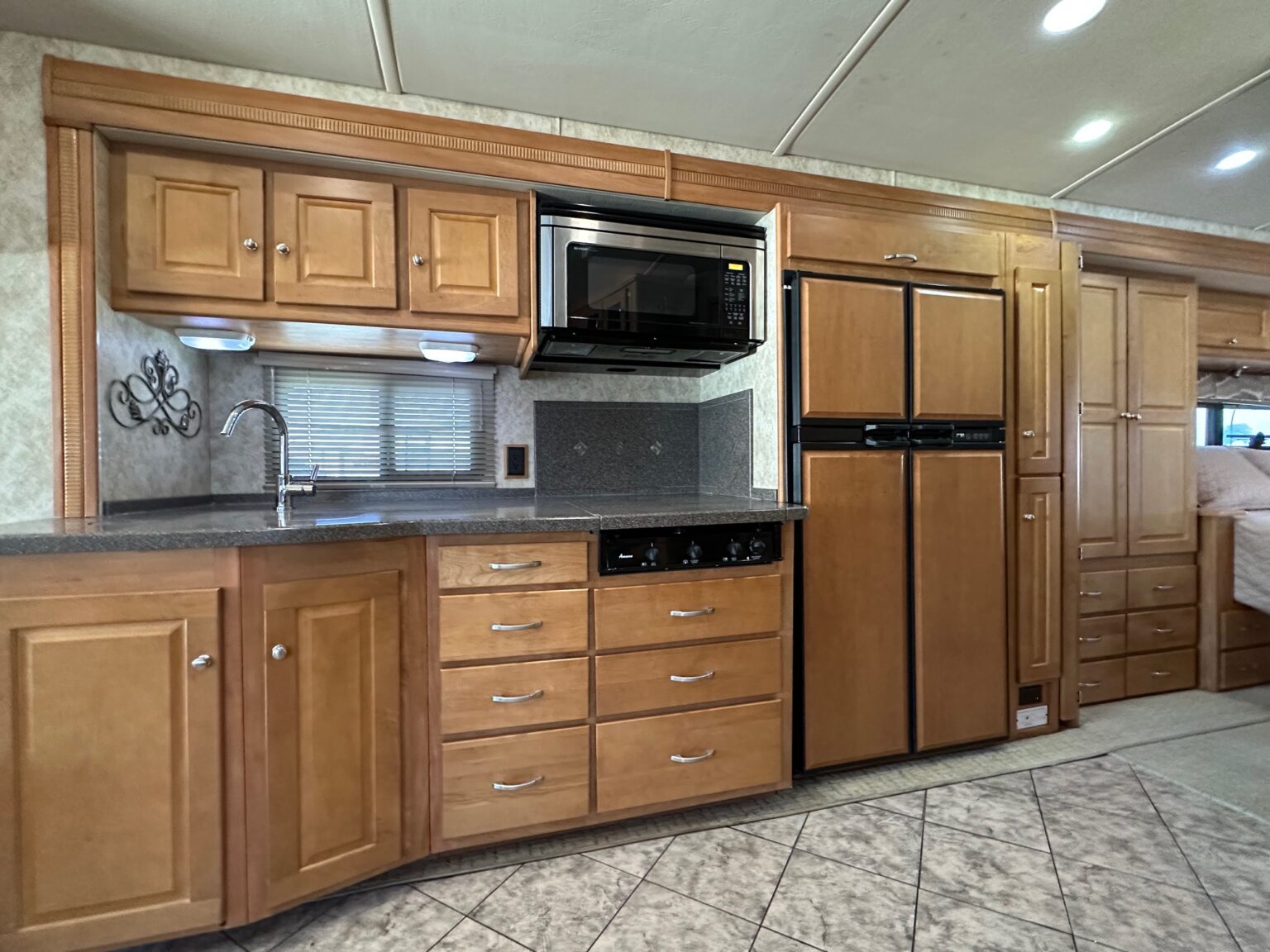 2009 Winnebago Itasca Latitude 39W Class A diesel pusher - First Class ...