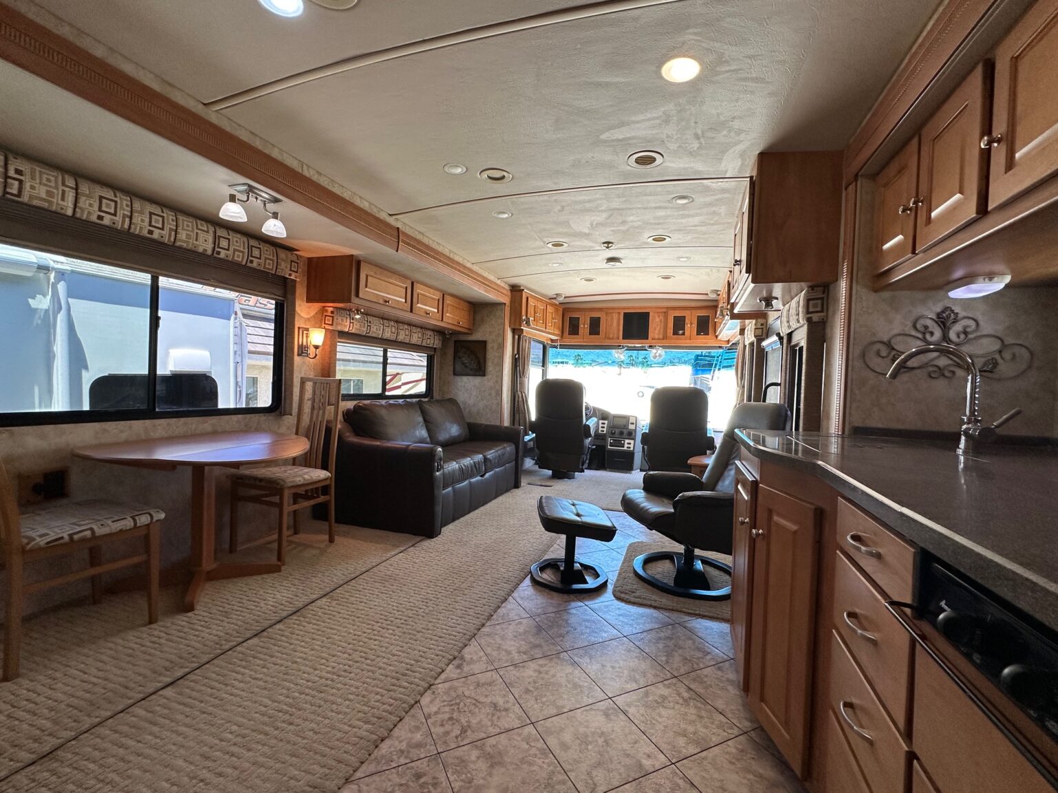 2009 Winnebago Itasca Latitude 39W Class A diesel pusher - First Class ...