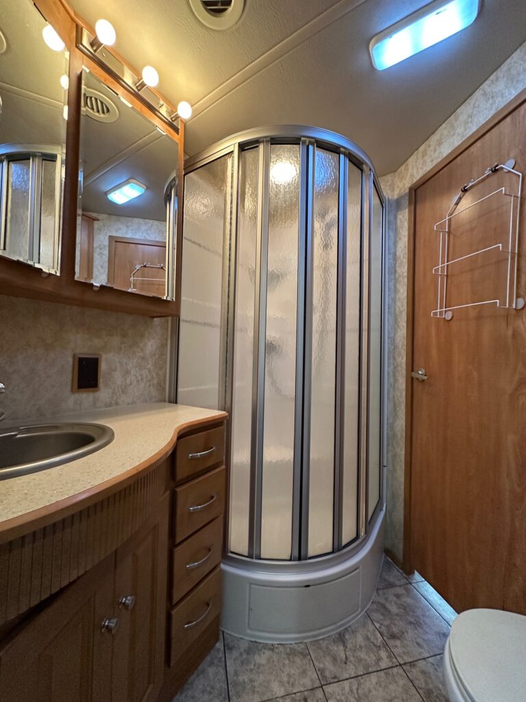 2009 Winnebago Itasca Latitude 39W Class A diesel pusher - First Class ...