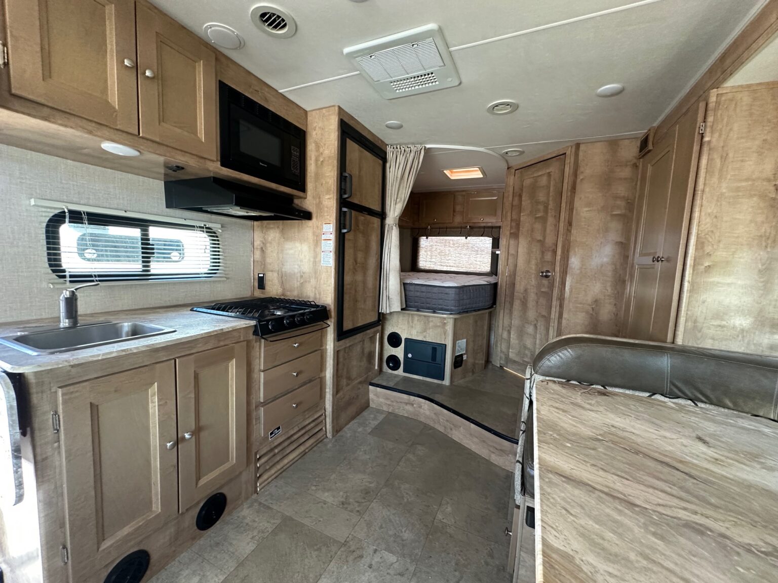 PRICE DROP ! 2020 Coachmen Leprechaun 220QB Class C Motorhome - First ...