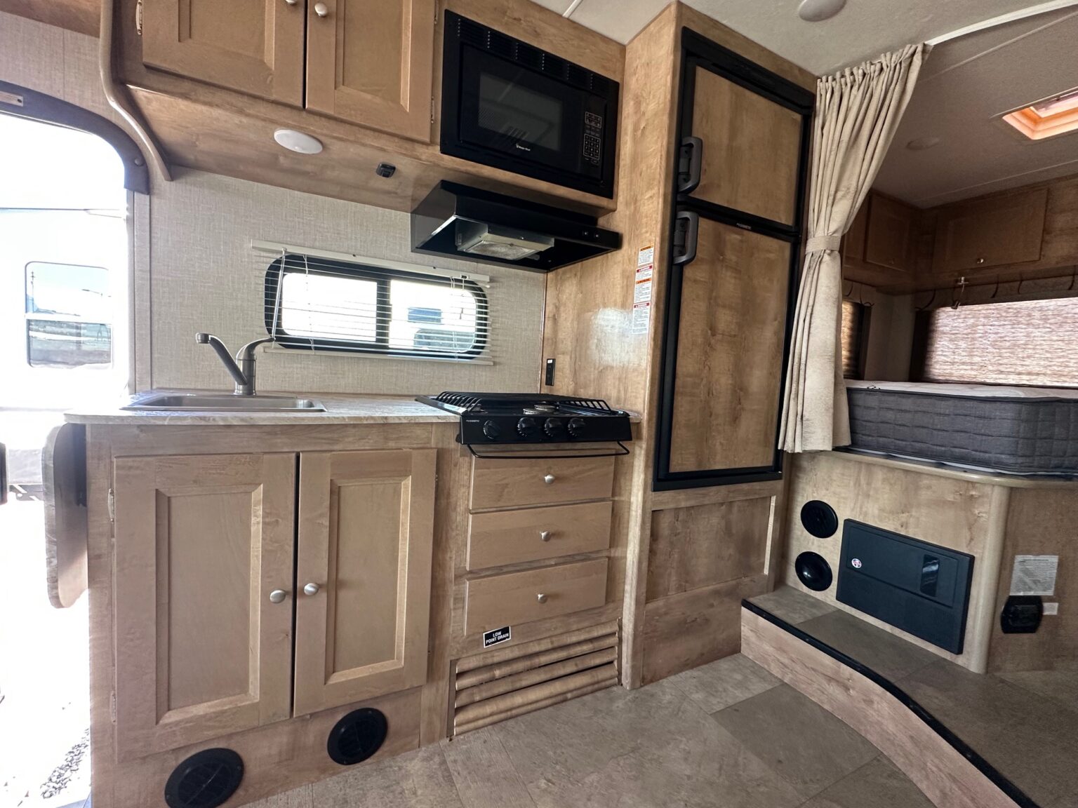 PRICE DROP ! 2020 Coachmen Leprechaun 220QB Class C Motorhome - First ...