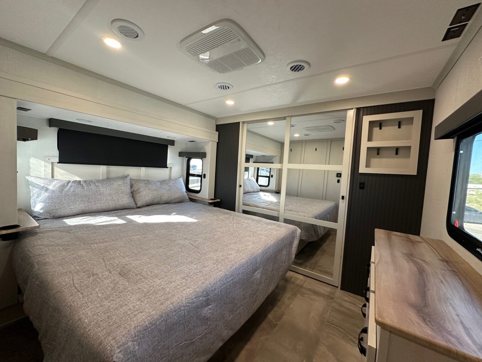 NEW 2026 Coachmen Brookstone 374RK 5th wheel - First Class RV & Marine