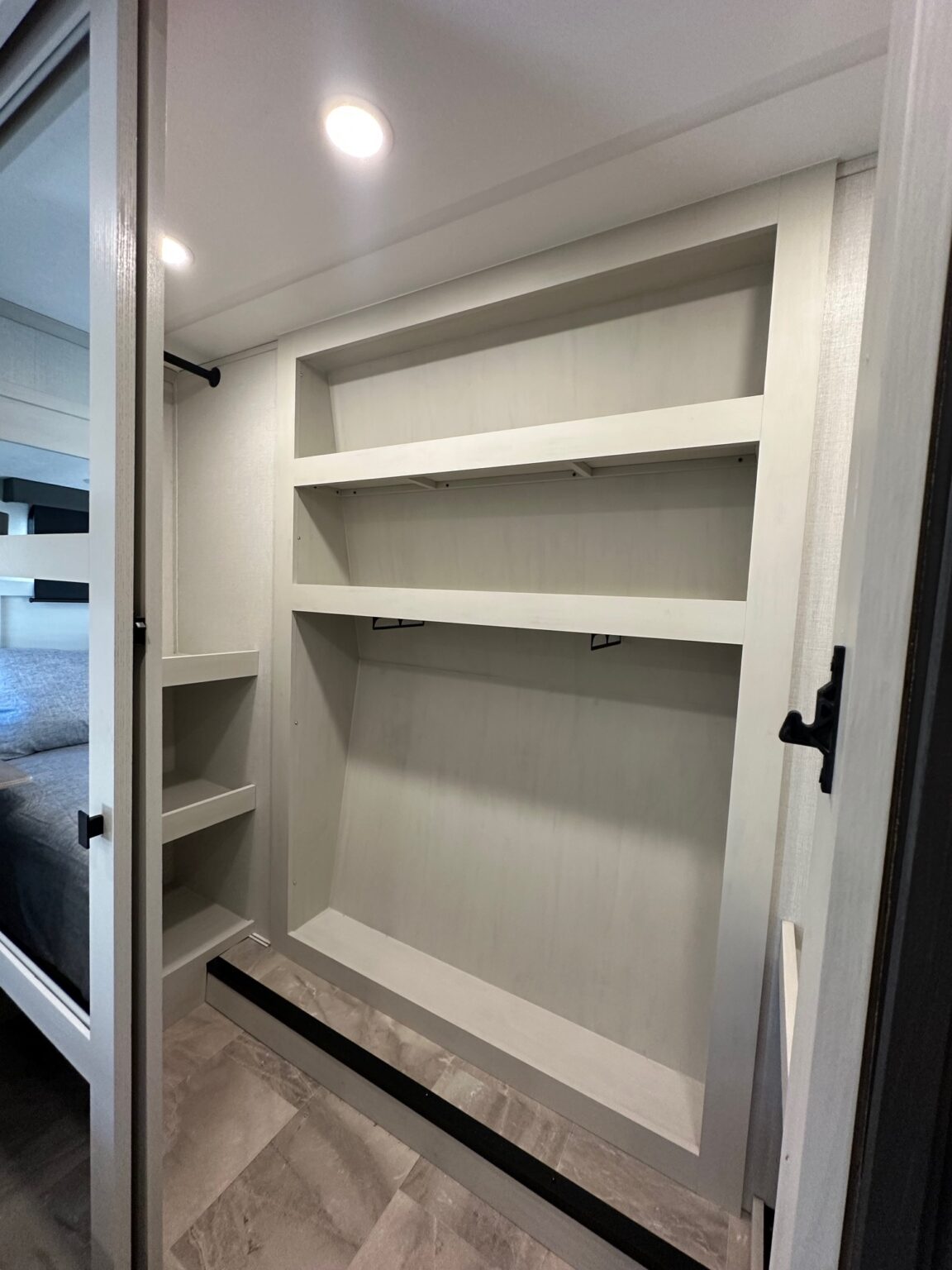 NEW 2026 Coachmen Brookstone 374RK 5th wheel - First Class RV & Marine